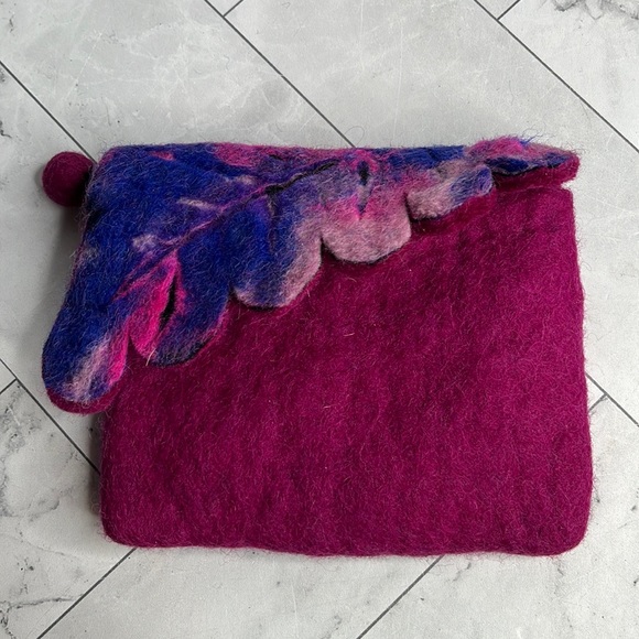 Bags | Nwt Handmade Felt Wool Coin Purse Zip Closure With Flap Round ...